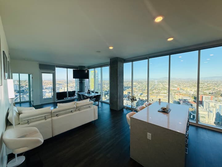 Top Floor Views Of Ocean, Bay, City & Petco Park - San Diego