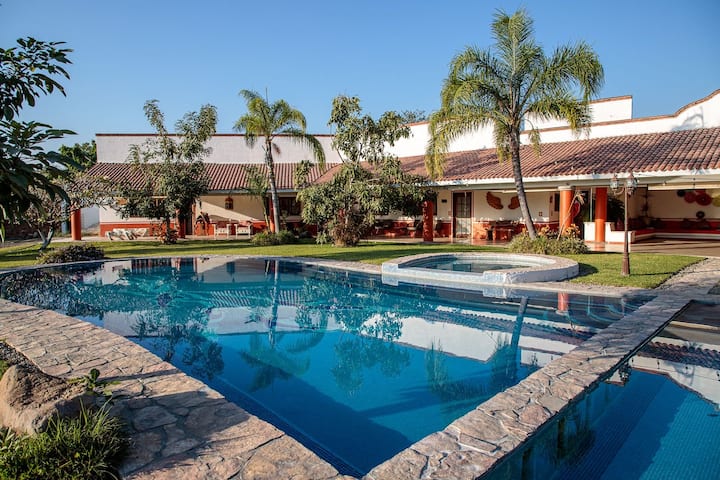 Casa De Fin De Semana Con Alberca Y Amplio Jardín - Estacas