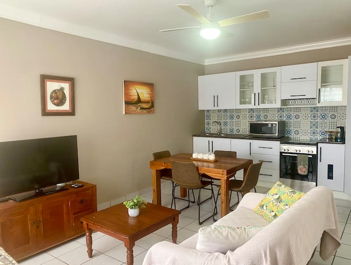 Solar Powered Little Apartment @ The Sea - Dolphin Coast