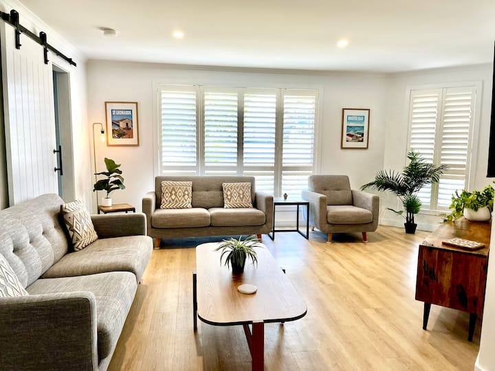 Retreat On Brown 
*Only 400m Walk To Town Centre - Portarlington, Australia