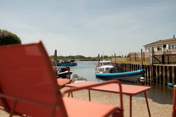 Peaceful Riverside Lodge- Club Casita - Bournemouth