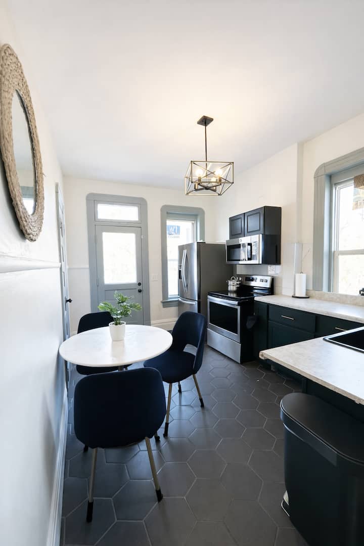 Tranquil Modern Retreat - St. Louis