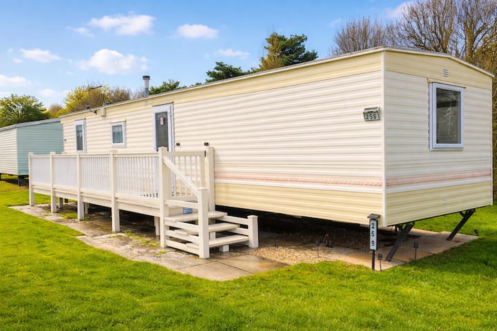 Pet-friendly Caravan Skegness Sleeps 6 Peaceful - Skegness