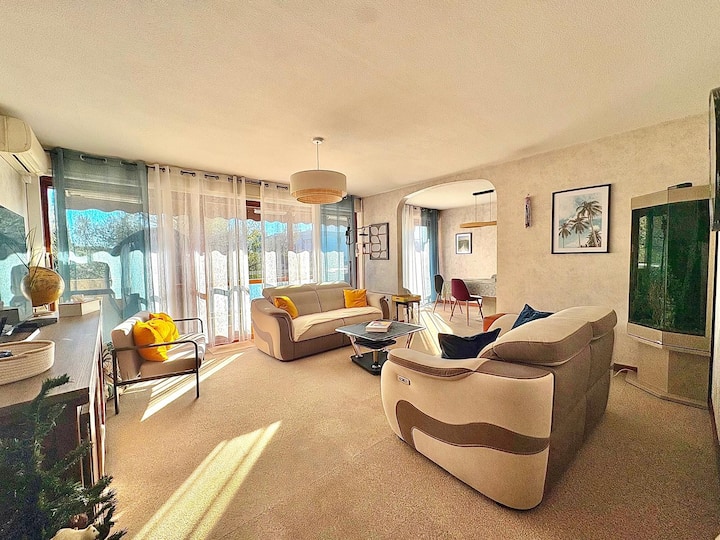 Grand Appartement Baigné De Soleil Avec Parking - Saint-Raphaël