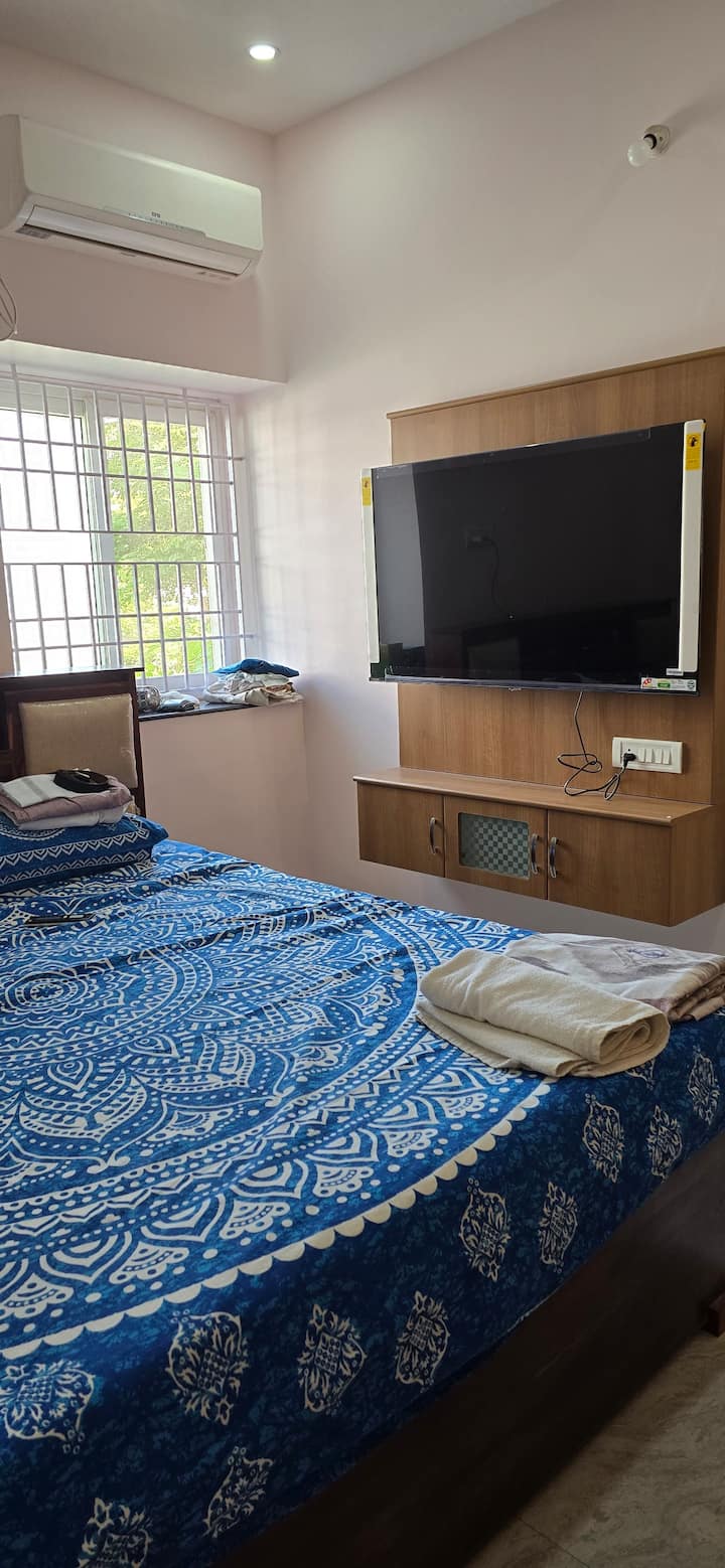 Luxurious Stay In The Heart Of Anna Nagar 1st Flr - Chennai