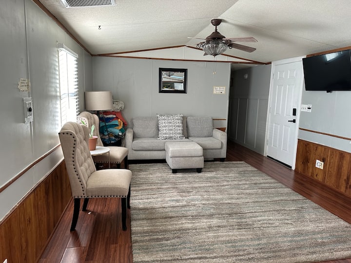 Nice Little Room With Closet *Near Dia - Aurora, CO