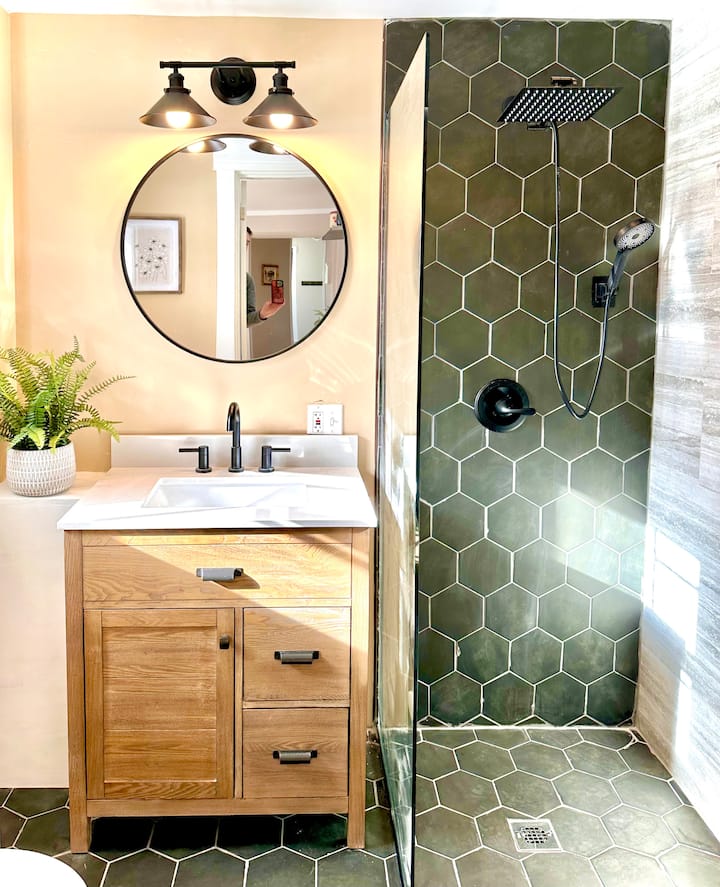 Bright, Fun Village Center: King - Bethlehem, NH