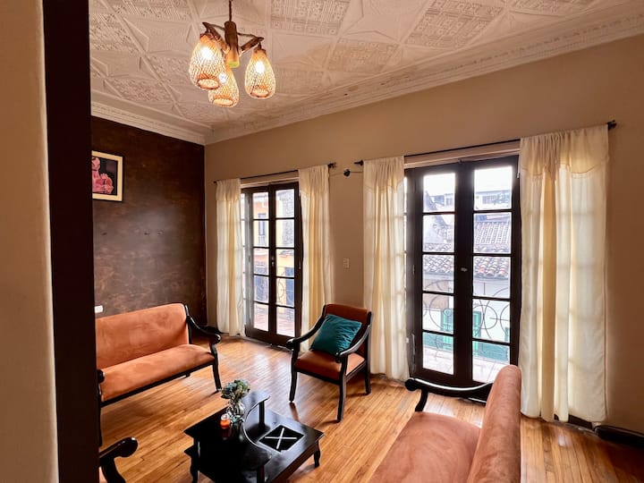 Apartamento Cómodo Y Colonial En Cuenca - Cuenca