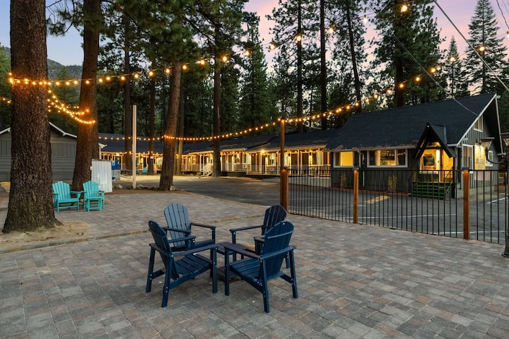 Lodge On Pioneer Trl:1 Queen Bed - South Lake Tahoe, CA