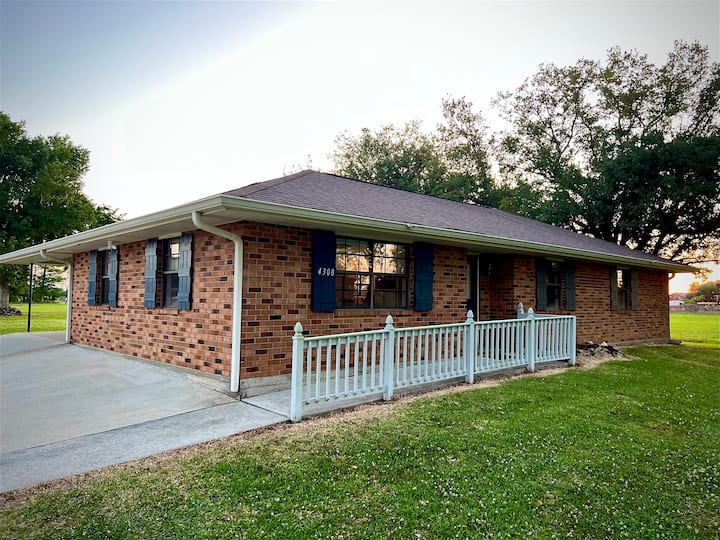 Paw Paw’s Maison - Lake Fields, LA