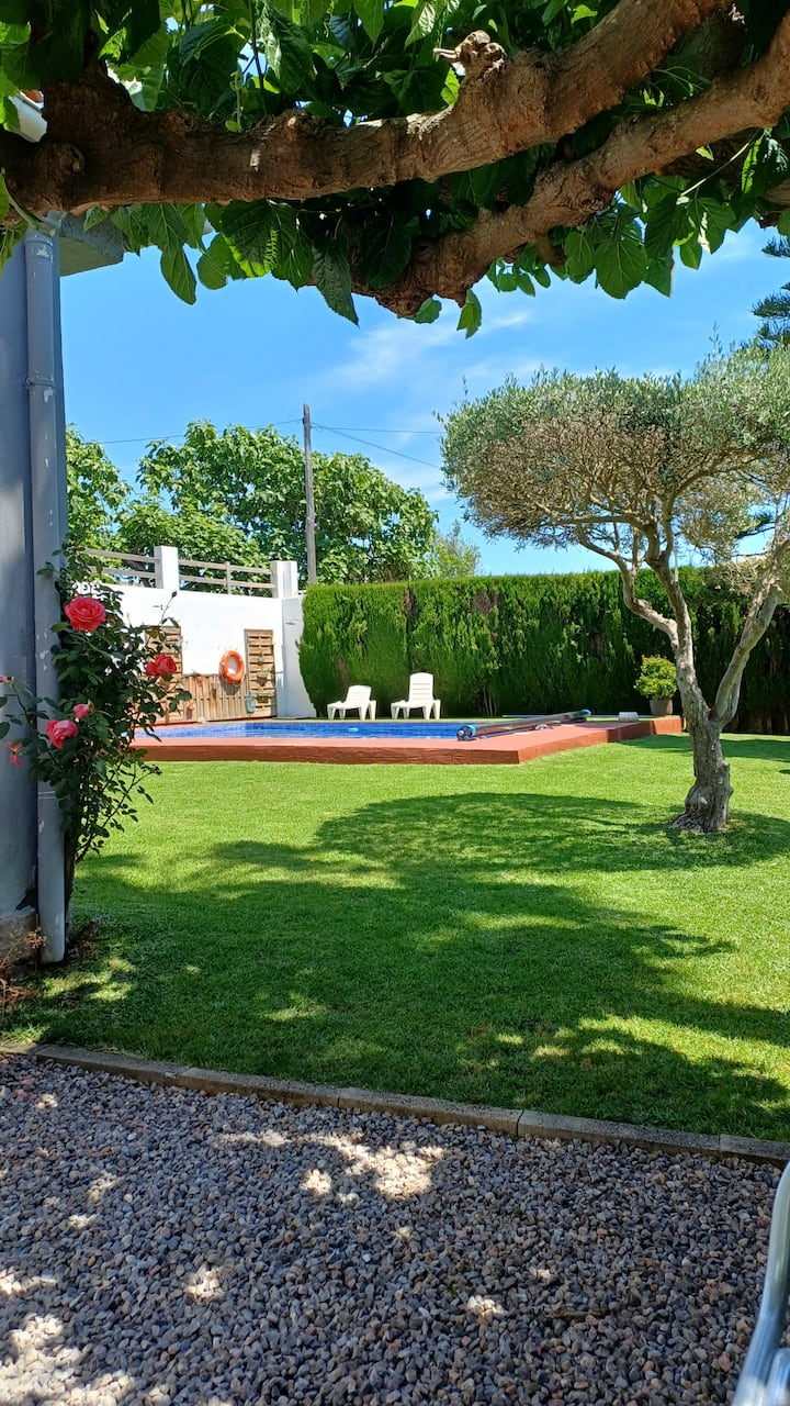 Casita Con Piscina Privada Y Jardín. Coqueto - Benicasim