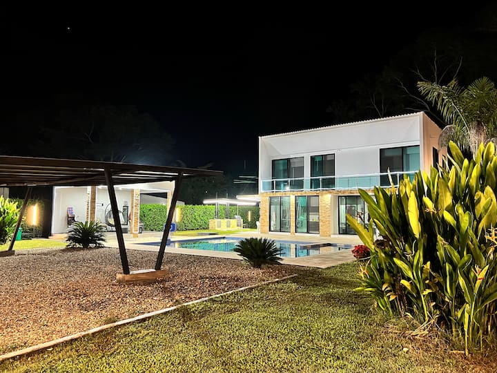 Modern House With Pool, A/c,  10 Min From Melgar - Melgar