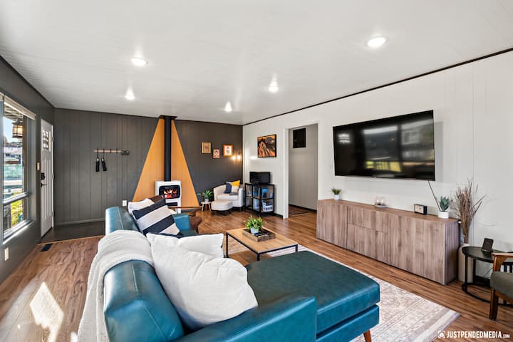 Mid-century Hideaway Near Downtown Anchorage - Anchorage