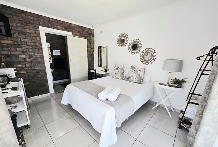 Zhantique Guest House 1- Unit 2 - Boksburg