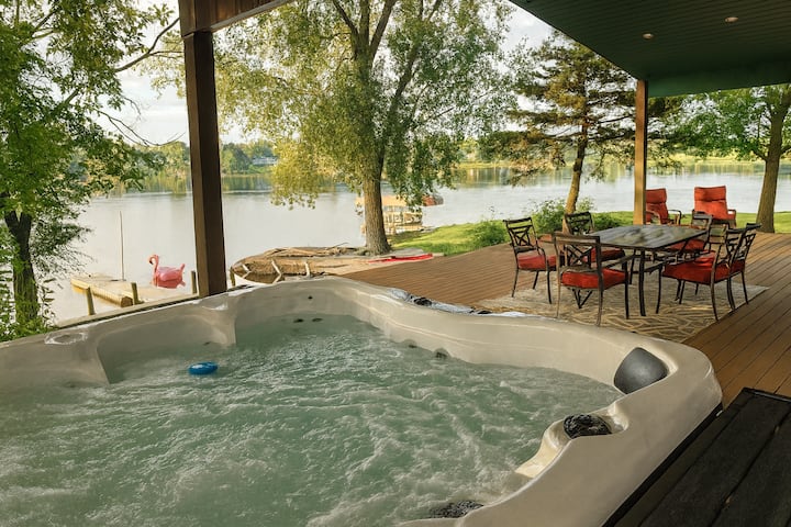 Newly Remodeled House On Cedar Lake! - Nashua, IA