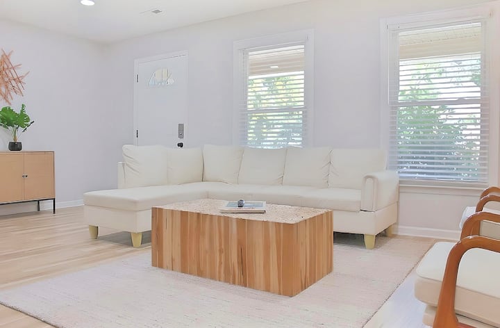 Newly Renovated Home On Lakeview - Richmond, VA