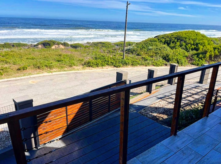 Oppi See - Beach Front House - South Africa