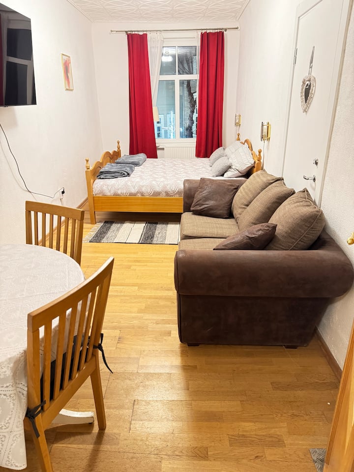 2 Rooms With Peaceful Sight, Walkable Distances,ac - Riga