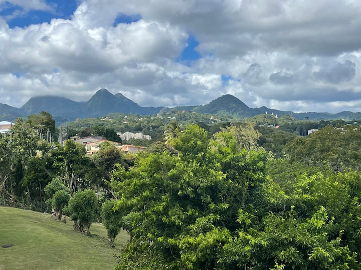 Joli T2 Ventilé - Vue Dégagée - Fort-de-France