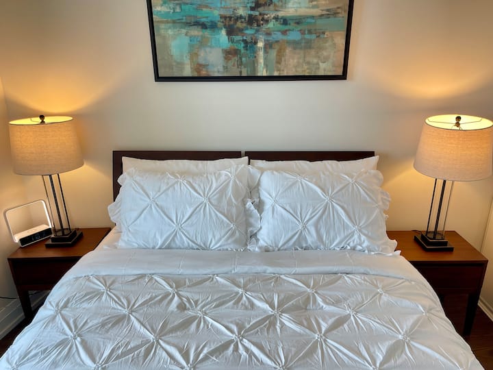 Elegant & Modern Condo - Markham