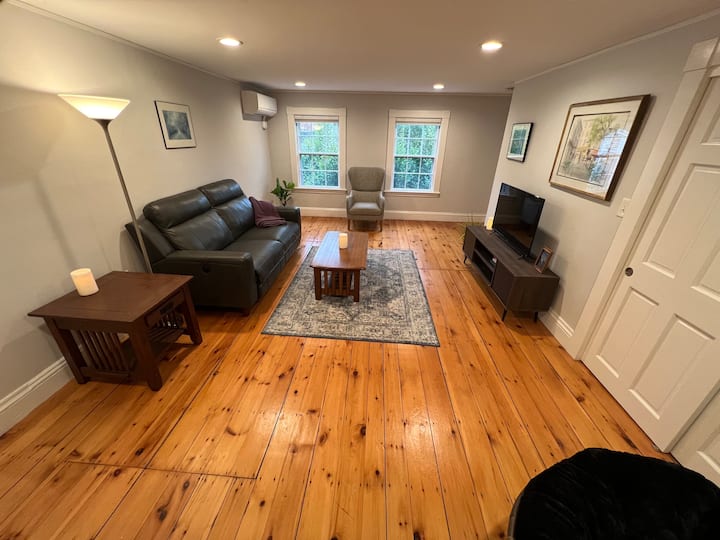 Gorgeous Historical 2 Bedroom - Salem, MA