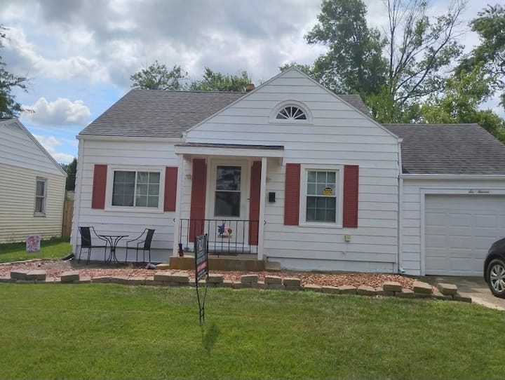 North End 2 Bed/1 Bath Cape Cod - 라이마