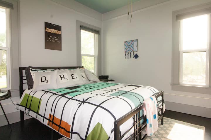 Scrabble Room W Queen Bed -Sleep, Spell, Score Big - Seguin, TX