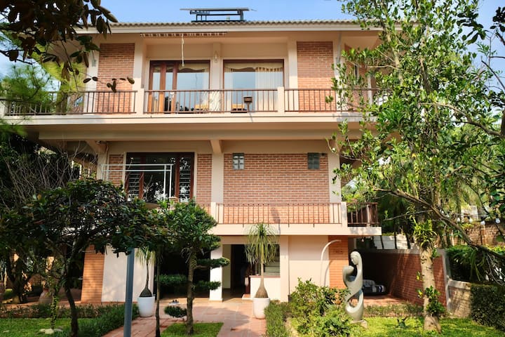 A Heeling Place With Nature - Aéroport Hanoi - Nội Bài (HAN)