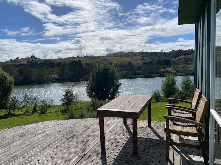 Rustic Farm Cabin With 5 Star River Views - Pōkeno