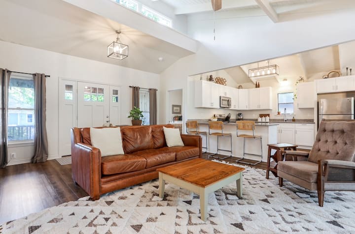 Woodsy Cottage In Downtown - Abita Springs, LA