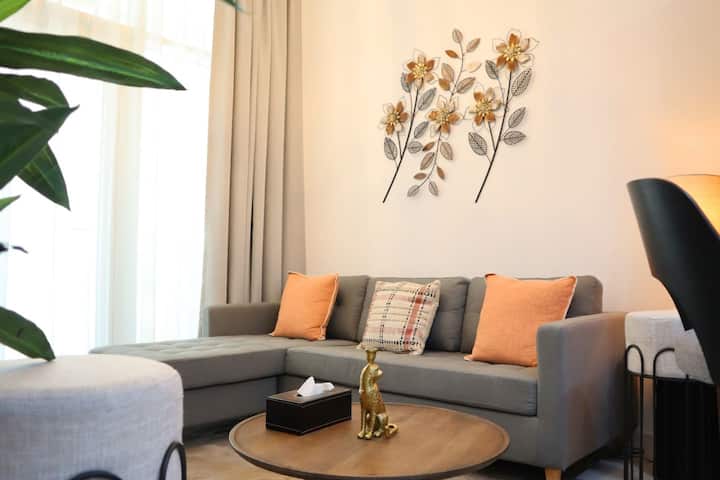Masdar City 1br | Pool & Balcony Access - Abu Dhabi