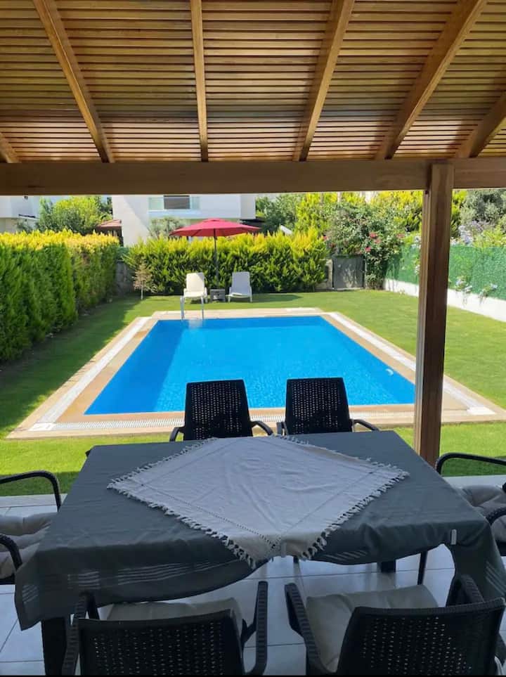 Alaçatıda Müstakil Havuzlu Villa - Alaçatı
