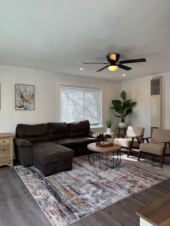 Newly Renovated Home Walkable To Downtown/park - Ukiah, CA