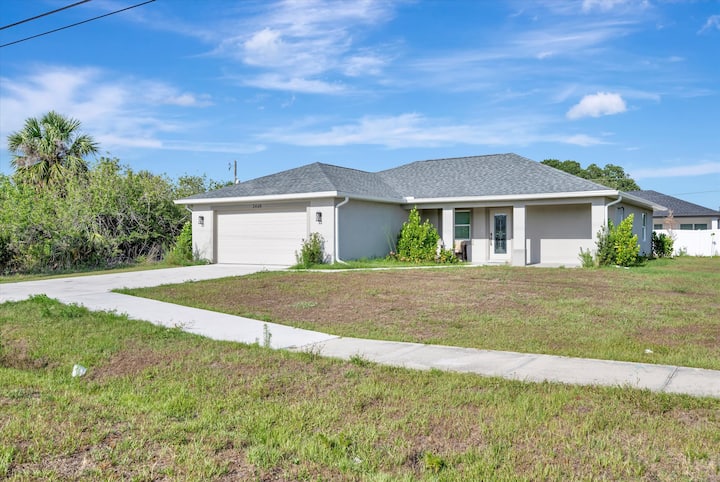 Beautiful Home Near Warm Springs - North Port, FL
