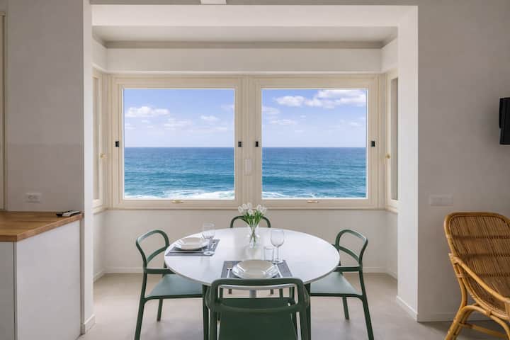 Arya – Beachfront A 10m | Sea View + Parking - Alassio