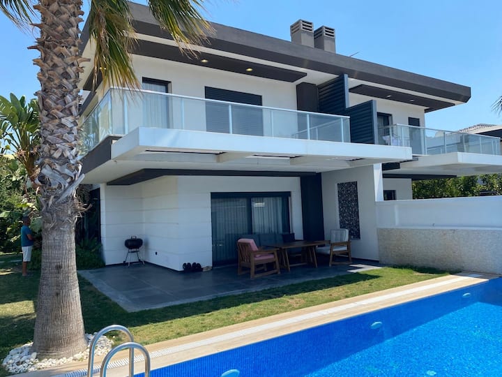 Süper Villa Havuzlu - Çeşme