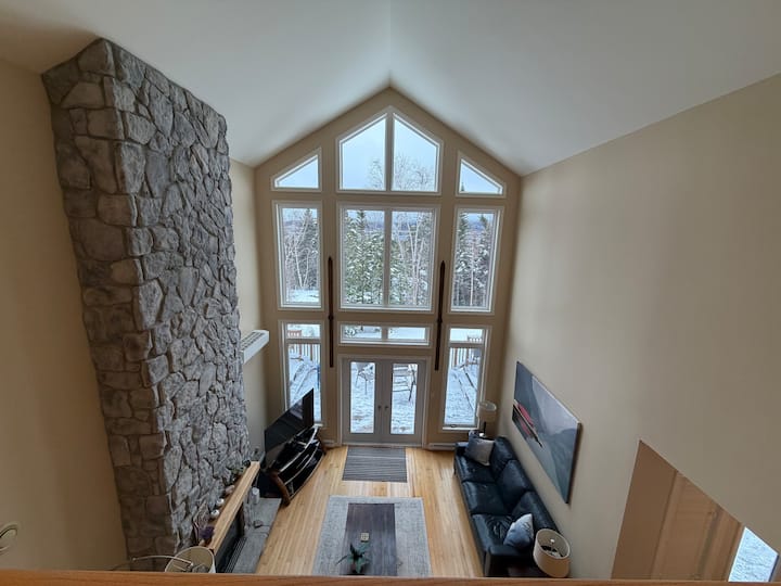 6 Bed/6 Bath Humber Valley Chalet W/ Hot Tub - Pasadena