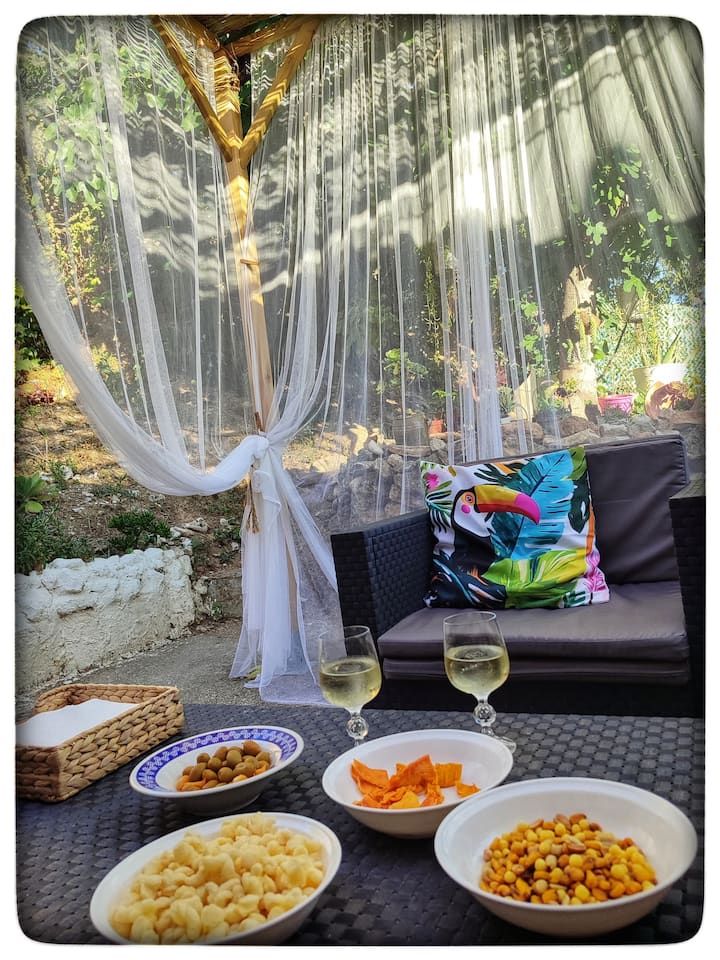 Patio A La Montaña Y Paz En C Valenciana
C Maibeca - Anna