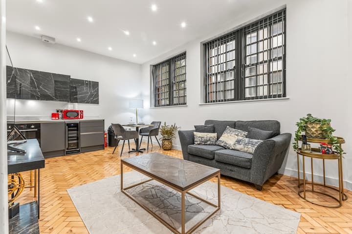 Beautiful Ground Floor Apartment, Salford Central - Manchester