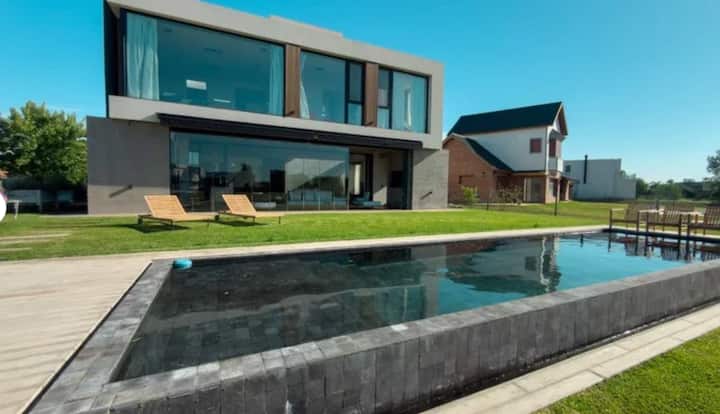 Unique Lagoon House With Private Dock, 4 En-suites - Bethlehem