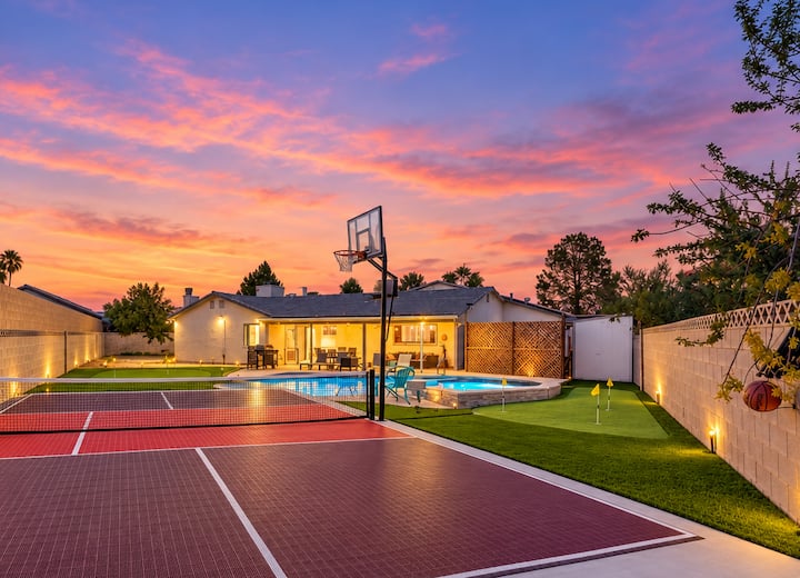 70s Villa! Heated Poolpickleballputting Green - Las Vegas, NV