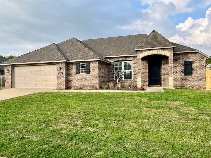 Fully Updated Home, King Bed, W/hot Tub - Lowell, AR