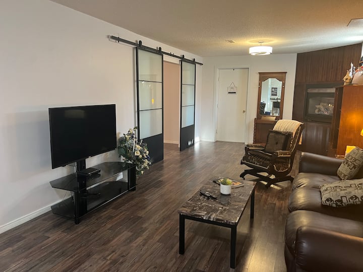 Spacious Cozy Suite In The Falls - Niagara Falls