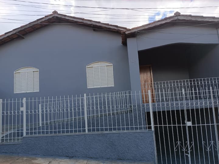 Casa Confortável E Mobiliada Em óTima Localização. - Araxá