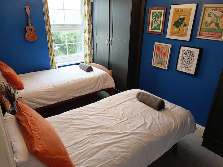 Colourful Room In Arty Home - St Mawes
