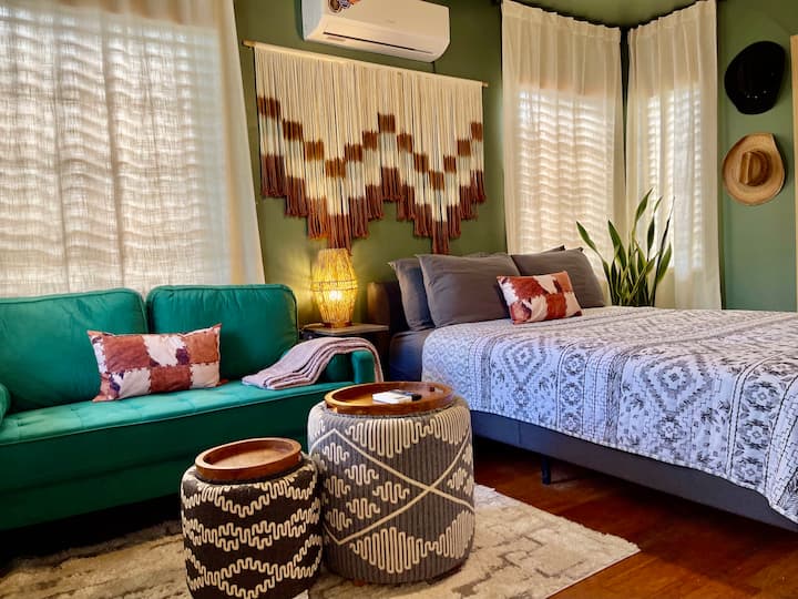 Thesuite@decodistrict - Cute, Trendy & Chic! - Castle Hills - San Antonio