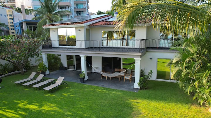 Deluxe Beachfront Villa - La Cruz de Huanacaxtle