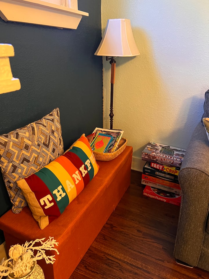 Cozy 3 Bedroom Bungalow Downtown | Expo | Sleeps 8 - Tulsa, OK