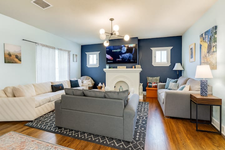 Cozy 3 Bedroom Bungalow Downtown | Expo | Sleeps 8 - Tulsa, OK