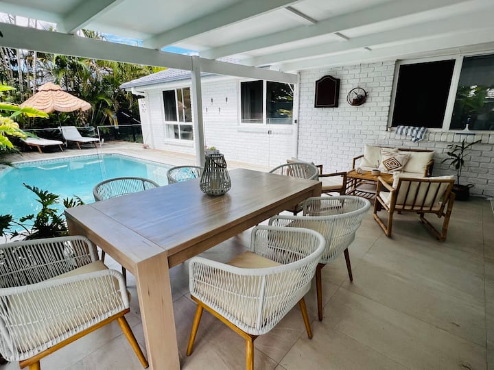 Villa Bonita  
3min To Kirra
Lots Of Entertainment - Gold Coast